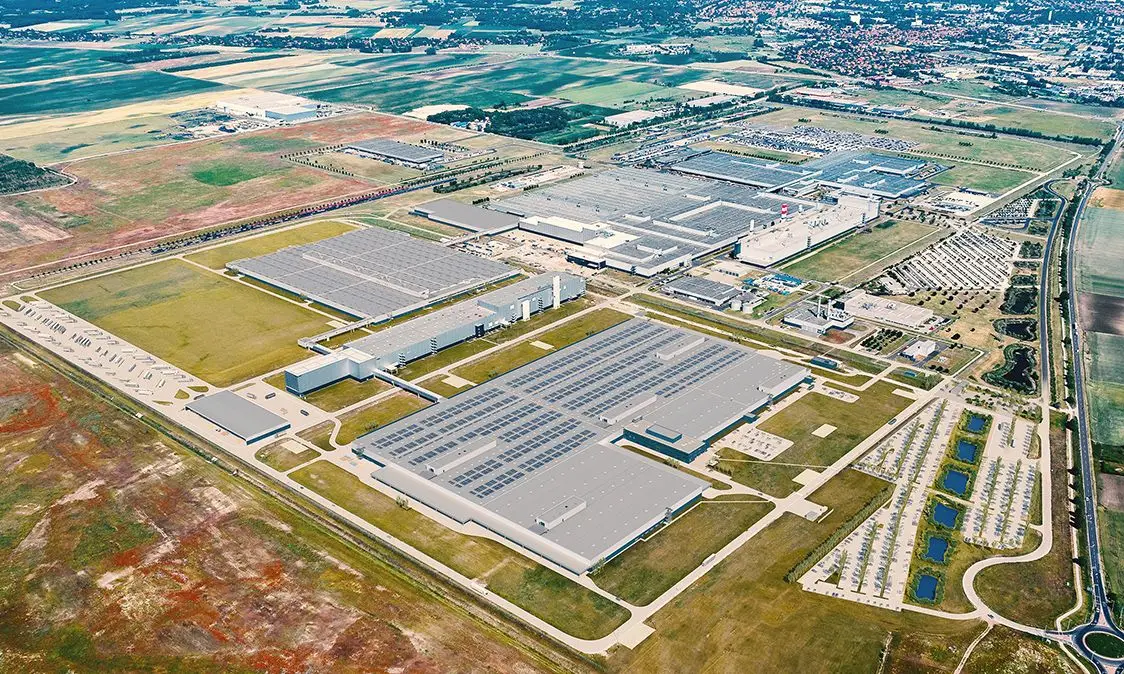 Bőkezű jutalomban részesülnek a kecskeméti Mercedes-Benz dolgozók | MAGE